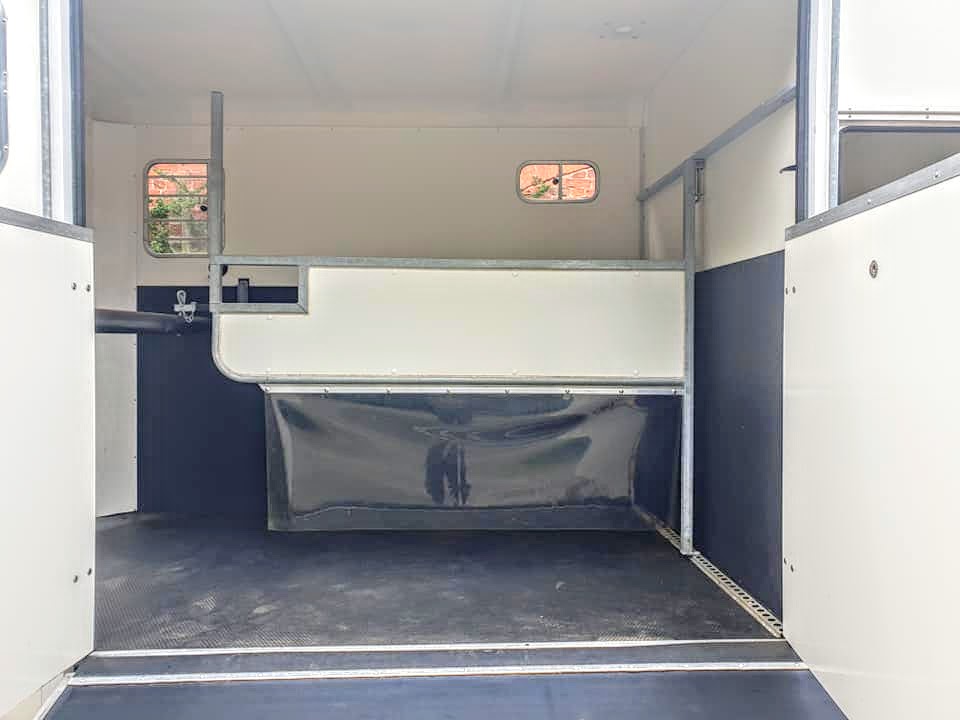 FOR SALE – 2015 EQUITREK SPACE TREKA L TRAILER | West Yorkshire Horseboxes