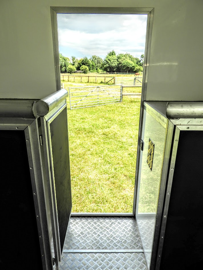 Used Equihunter Aurora 3.5 Tonne Two Stall Horsebox For Sale | West ...