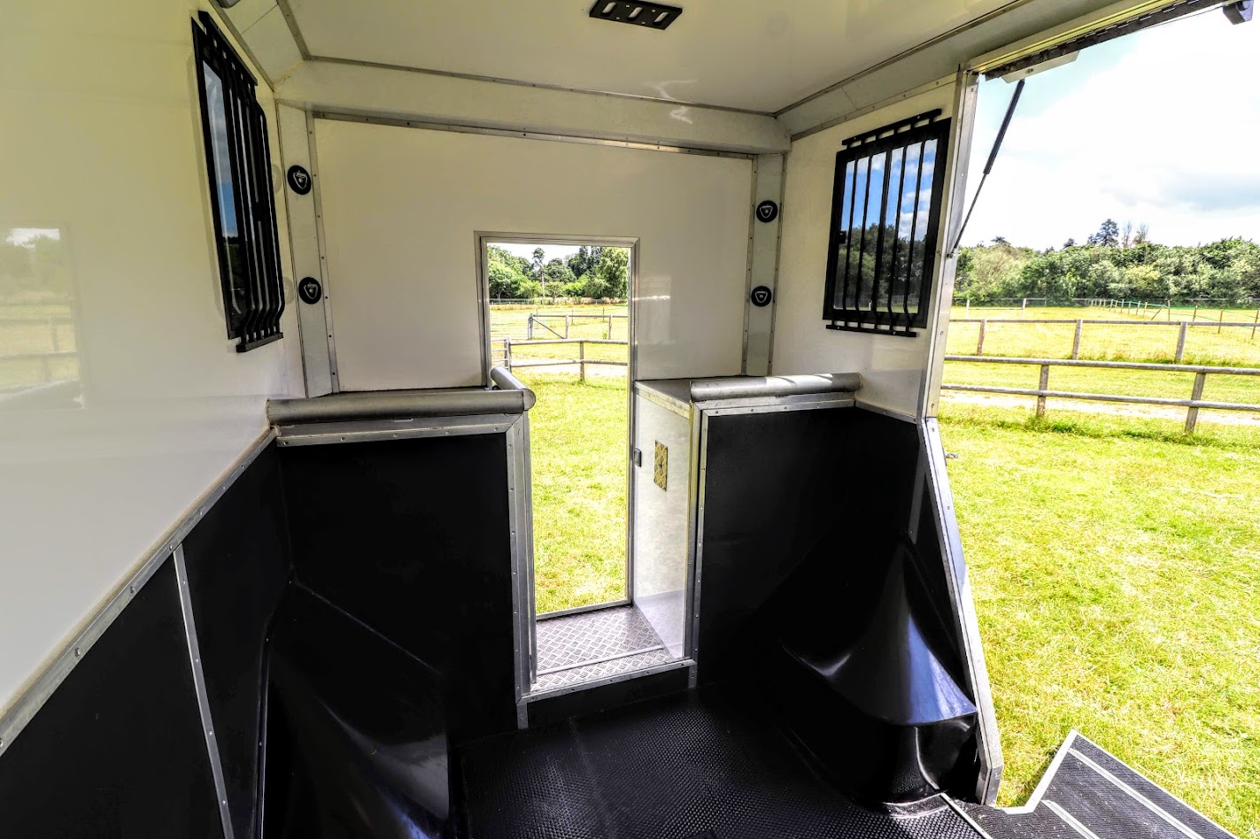Used Equihunter Aurora 3.5 Tonne Two Stall Horsebox For Sale | West ...